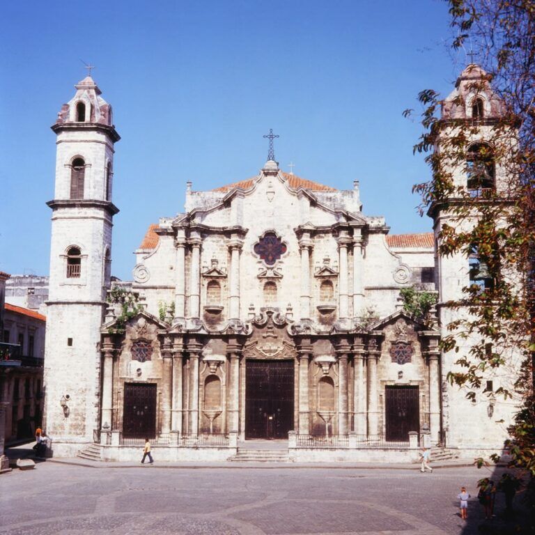 Rent a car in Cuba with Rex, Via, Cubacar and Havanautos